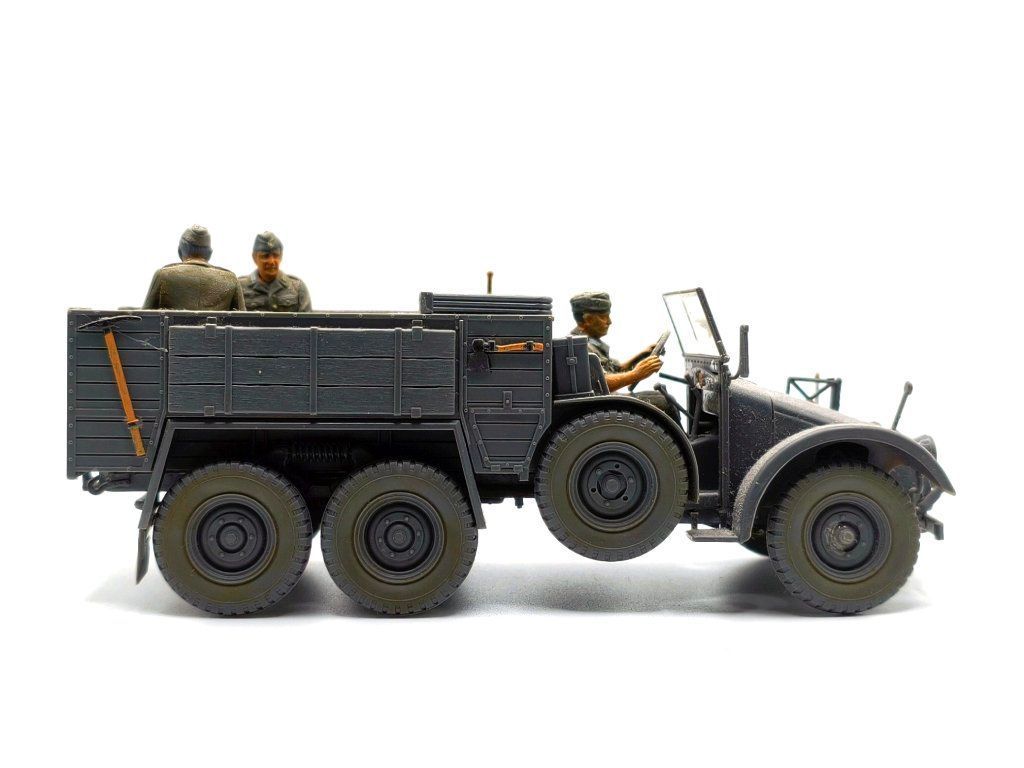 1/35 Німецька вантажівка Krupp Protze з фігурами, готова модель ...