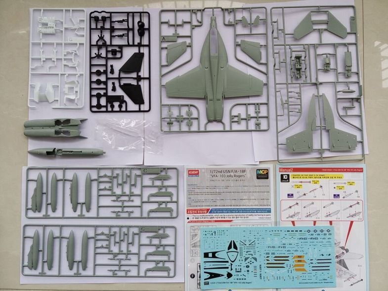 Academy 12535 USN F/A-18F VFA-103 Jolly Rogers, Multi Coloured Plastic ...