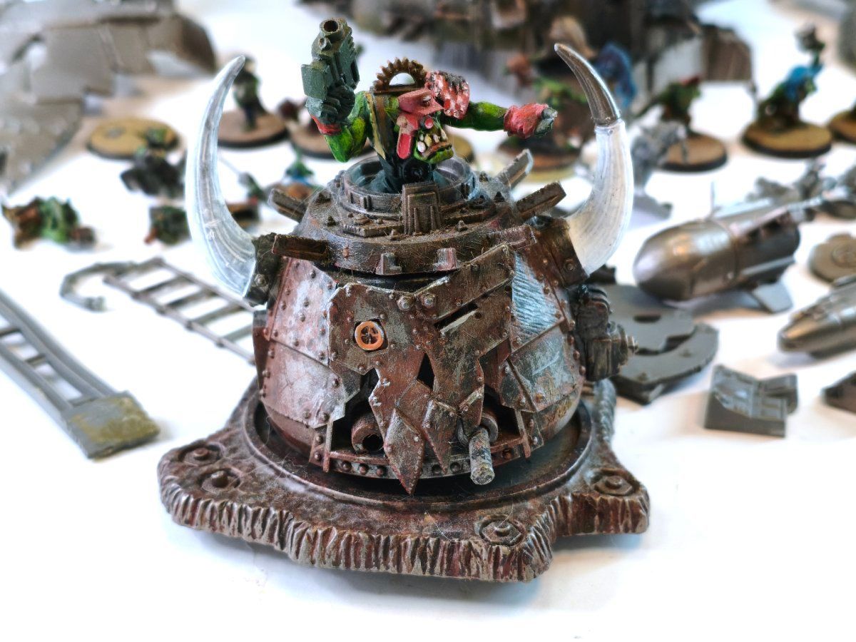 Ork Stompa с фигурками гретчинов - готовая окрашенная миниатюра ...